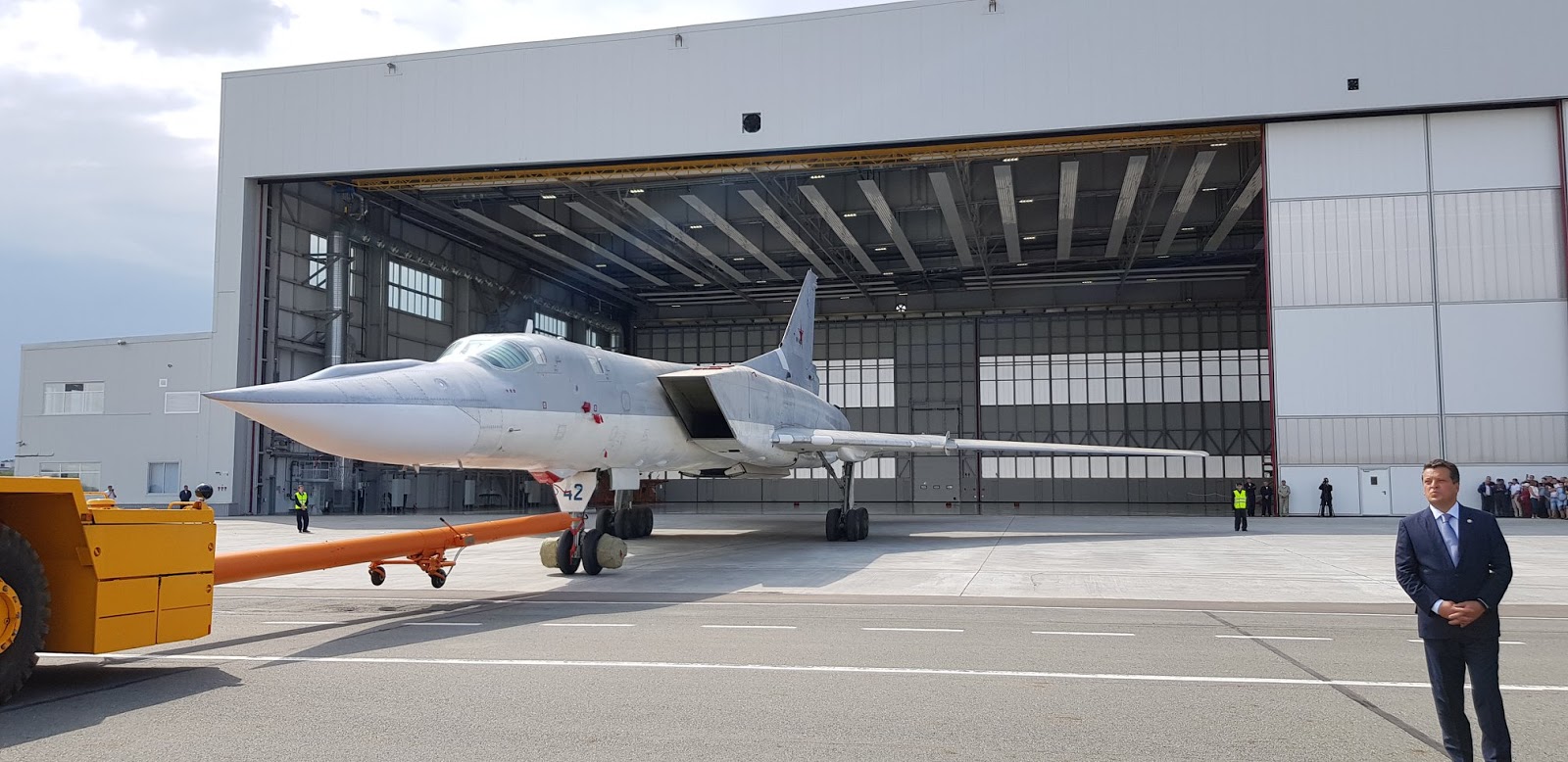 EL HANGAR DE TJ: PRESENTACIÓN DEL TUPOLEV TU-22M3M