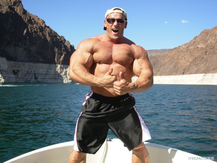 Muscle Lover: Big Robert!