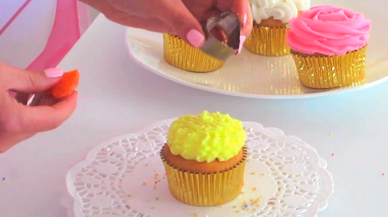 {VIDEO} How To Decorate Fun & Professional Cupcakes At Home | Cupcakes ...