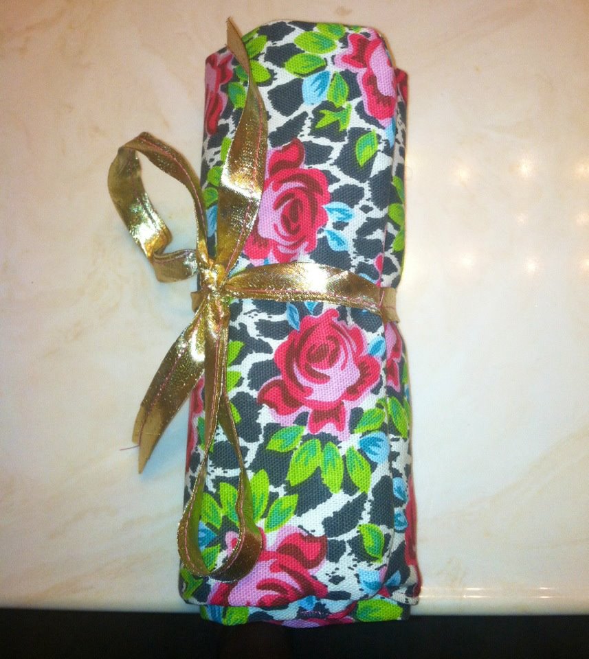 Christina's Beauty Mark: DIY Makeup Brush Roll for Travel