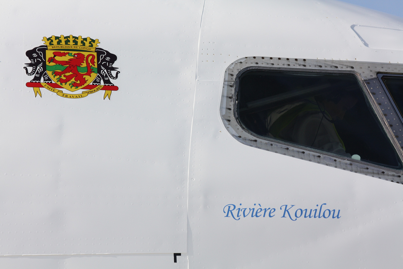 Geneva Spotting: GVA 06/09/2011. Boeing 737-306 HB-JJB Privatair, to be ...