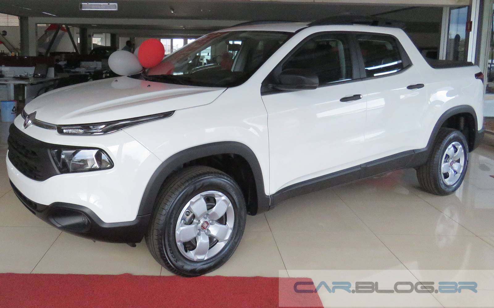 Fiat Toro: fotos, vídeo e detalhes da versão básica da picape