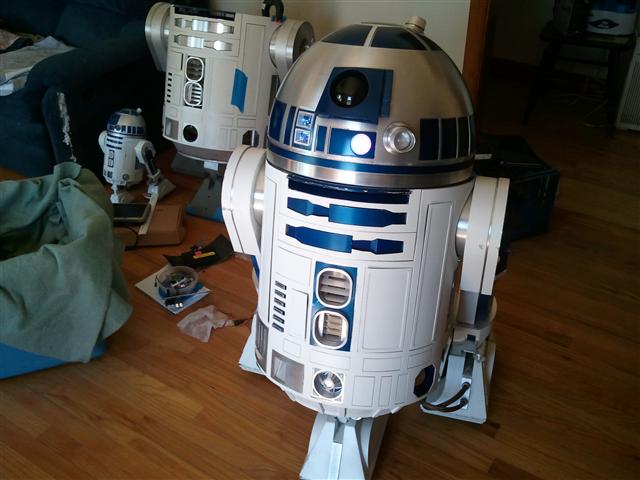 Paul's R2-D2 Project: Crashing a fundraiser...for a good cause!