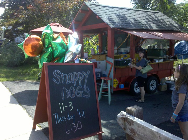 The Hot Dog Truck: Guest Doggin' at Snappy Dogs