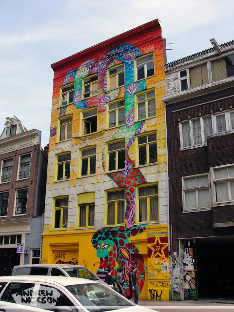 Graffiti Soul: Cool Graffiti Design on Building