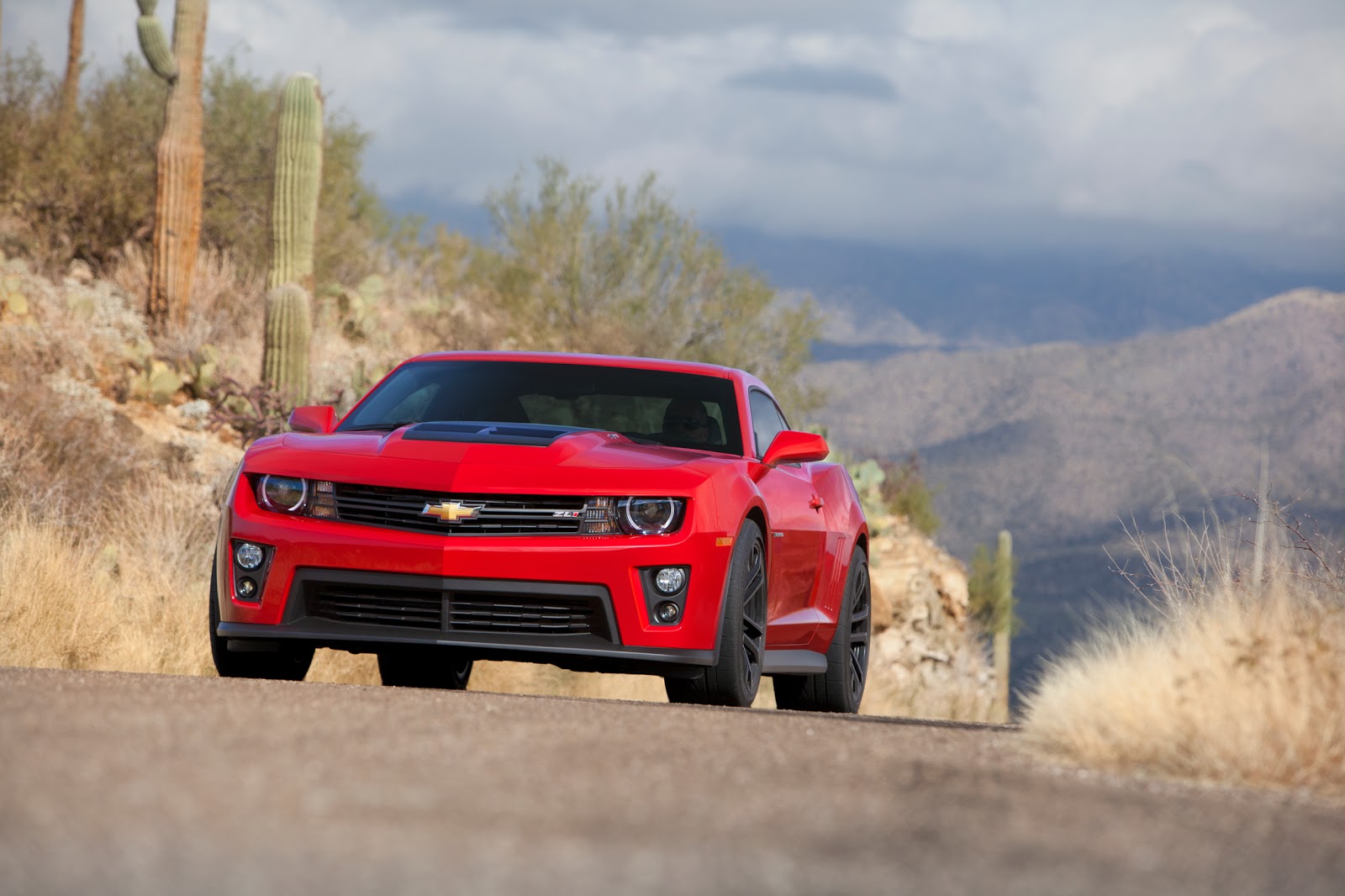 2012 Chevrolet Camaro ZL1 vs. 2013 Ford Mustang Shelby GT500, sur le banc