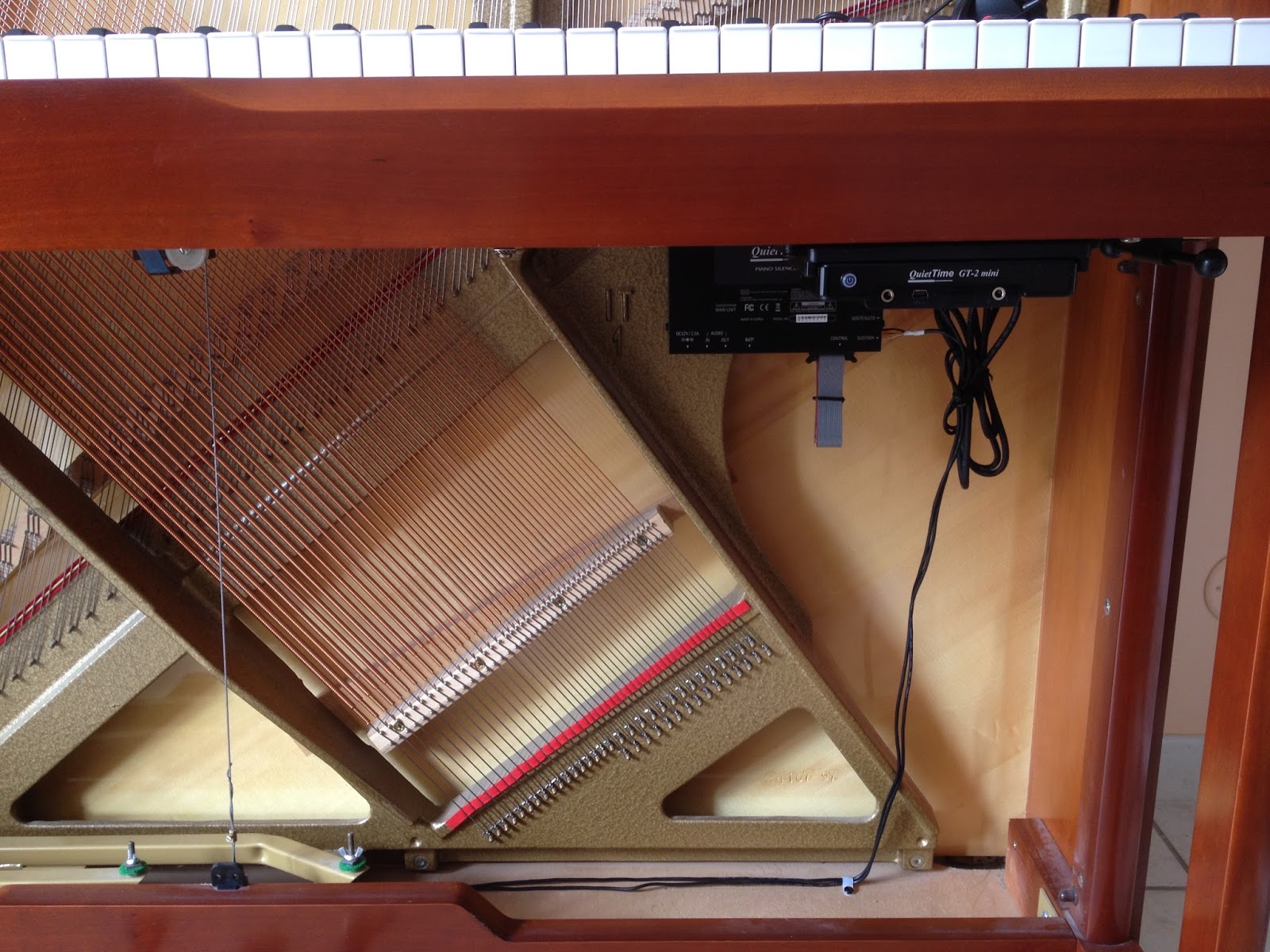 Emmanuel CALVAYRAC PIANOS: Pose d'un système silencieux PianoDisc à ...