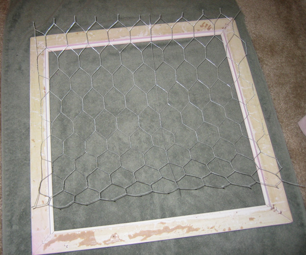 Custom Nursery Art by Kimberly: Chicken Wire Memo Board Tutorial