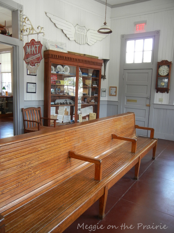 Meggie On The Prairie: Discovering the Railroad Depot