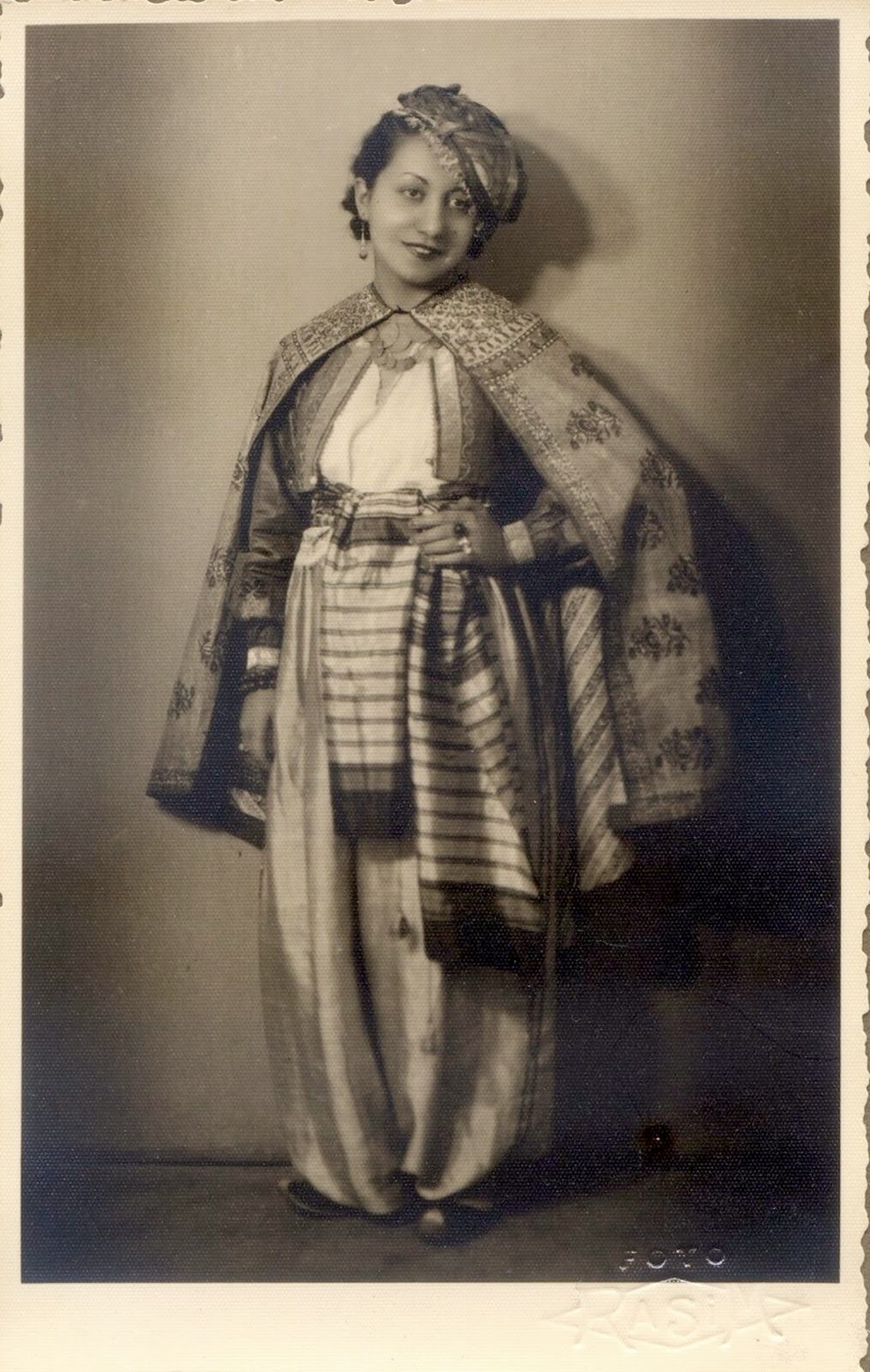 Aspundir: Turkish Portrait Photography - 1920-1930-s