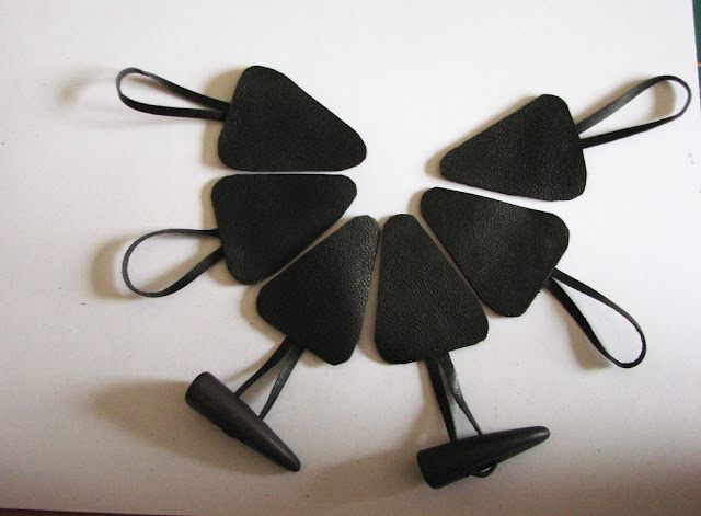 Agnes' Vintage World: How to make a sew-on duffle coat toggle closure ...