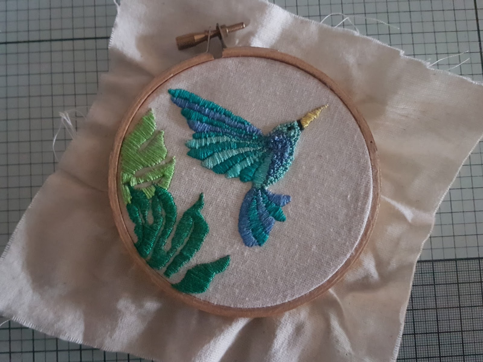 Barnsley Crafter: Stitched Hummingbird