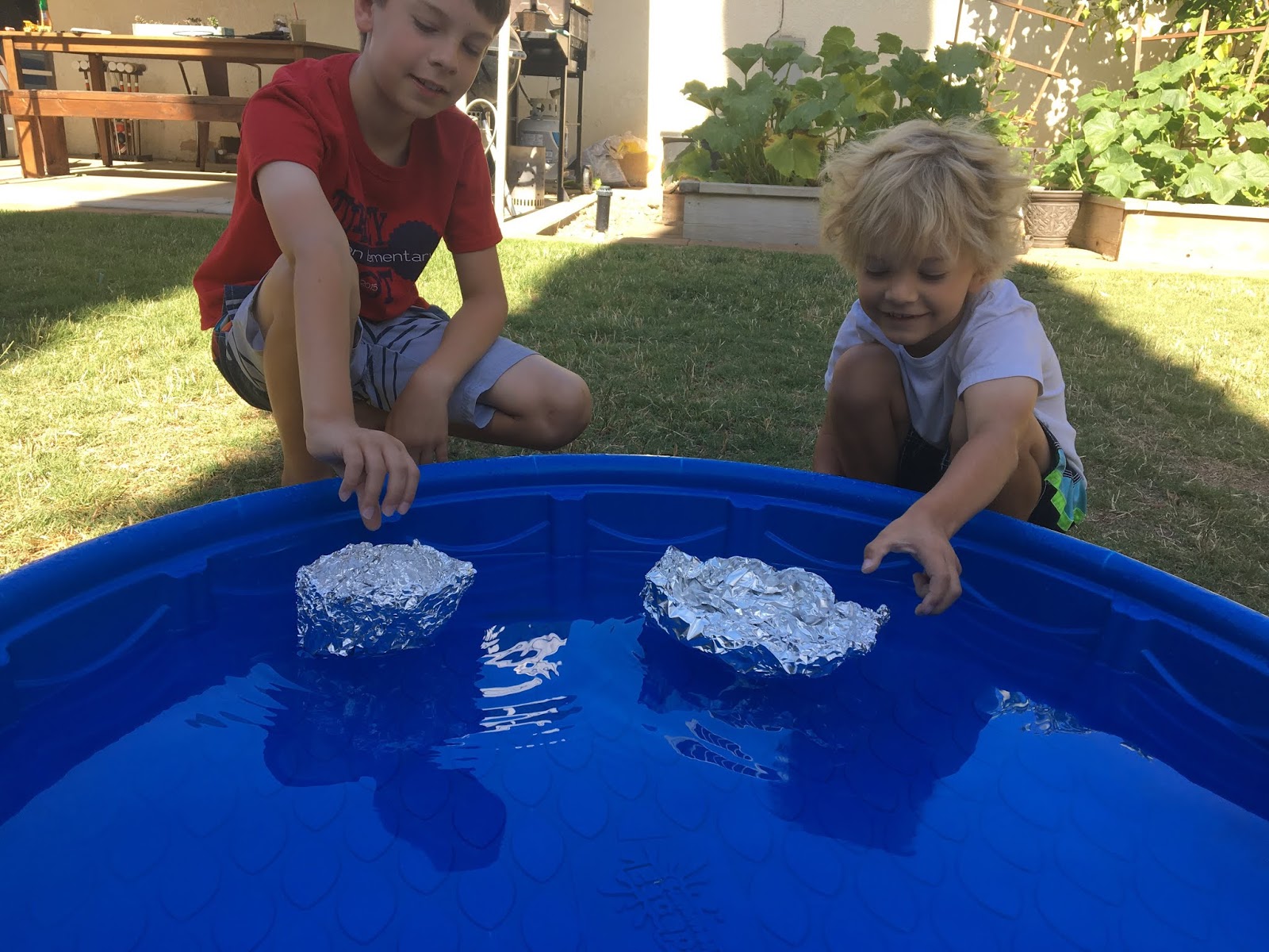 Out of the Right Brain: Summer Stem Challenge {Foil Boats}