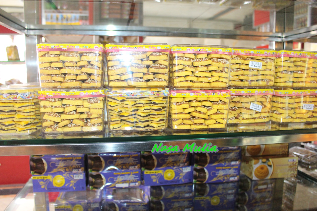 warna warni hidupku..............: Futry Bakery, Maros