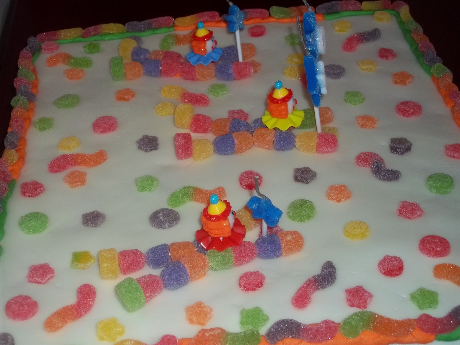 "MARGARIDA BOLOS ARTÍSTICOS".: Bolo todo montado de Jujuba