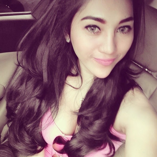 CICHA CLAUDYA SIREGAR MODEL CANTIK EKS PRAMUGARI - ZONA ARTIS LAGI