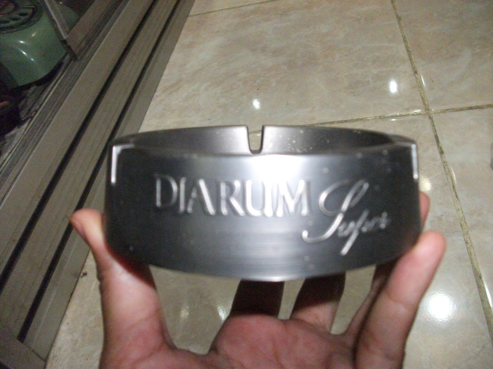 Koleksi Antik Anggoro Solo: Asbak Logam dengan Merk "Djarum Super"