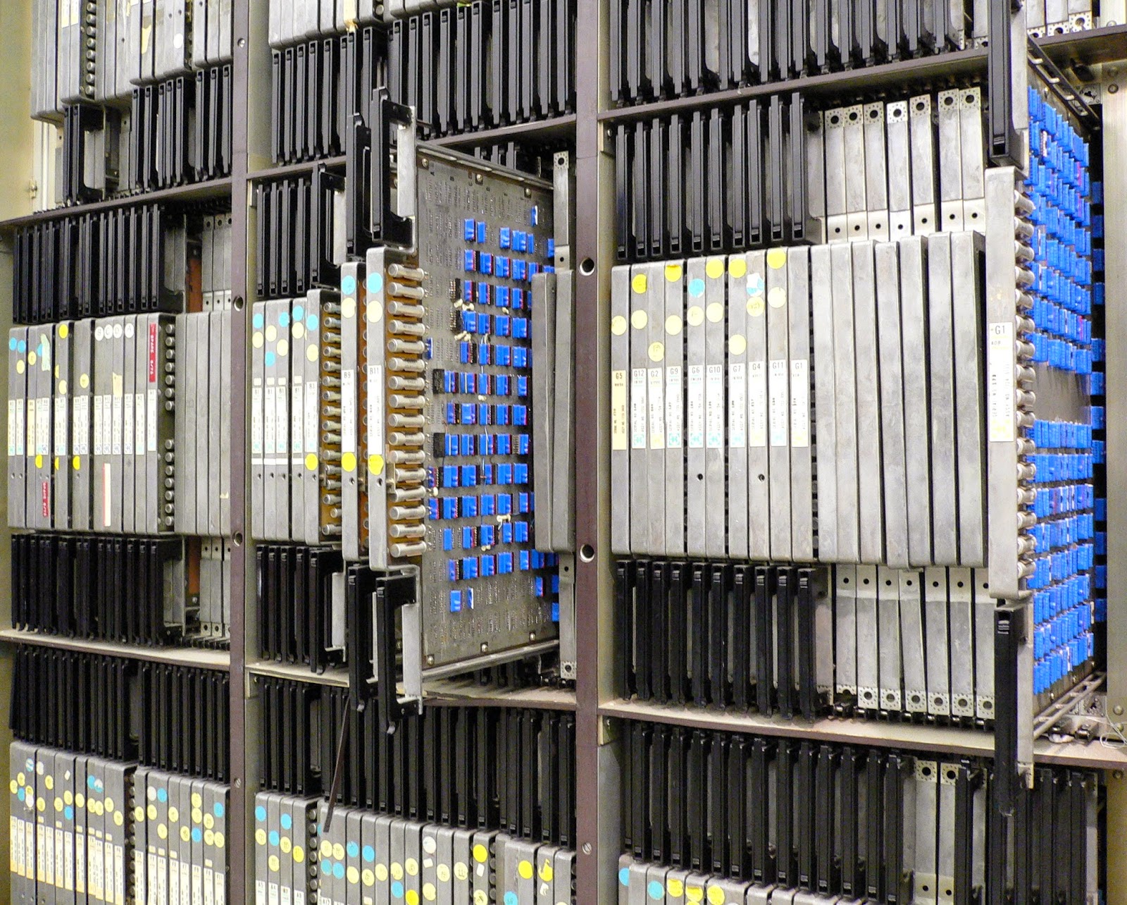 Open The World: Komputasi Modern dan Parallel Processing