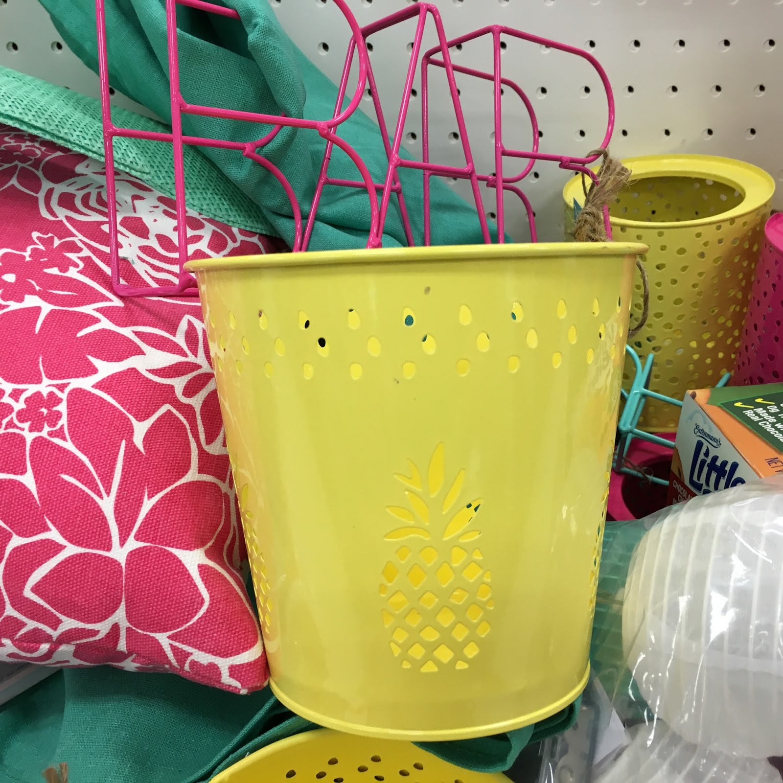Tracy's Notebook of Style: NEW 25 Pics: Target Dollar Spot Pineapple ...