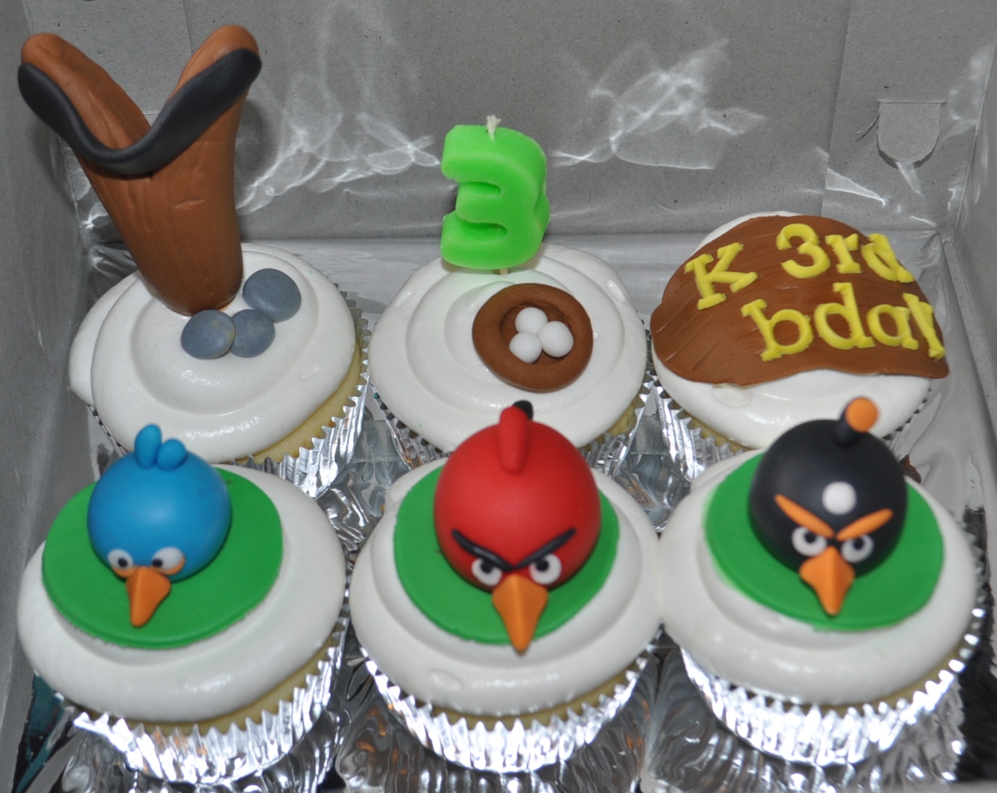momatoye: Angry Bird Cupcakes - Keenan
