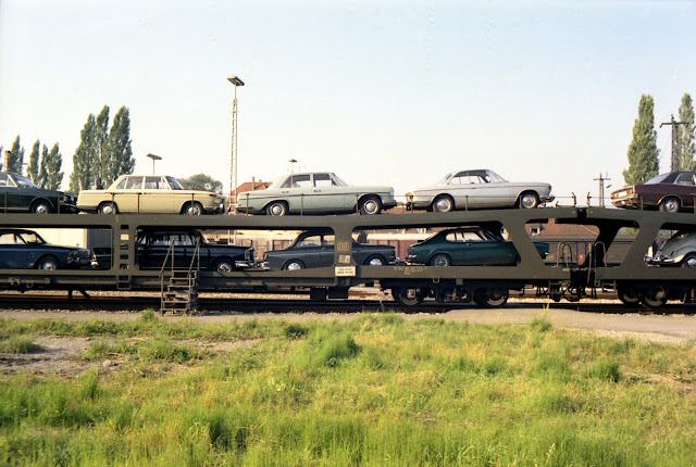 Die DB in Bildern 1966-1991: DDm (Autotransportwagen, "Auto im Reisezug")