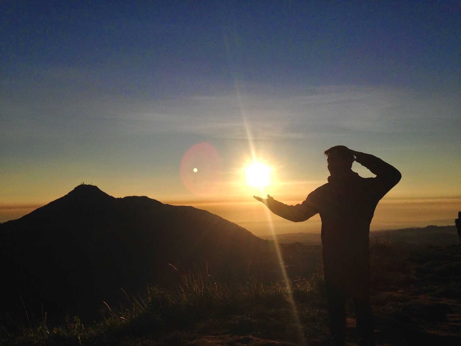 7 Tips Tetap Kuat Ketika Mendaki Gunung | FaikarUpay