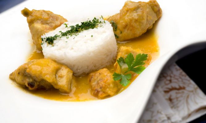 Las Comidas De Mamá: Pollo al curry con manzana y nuez