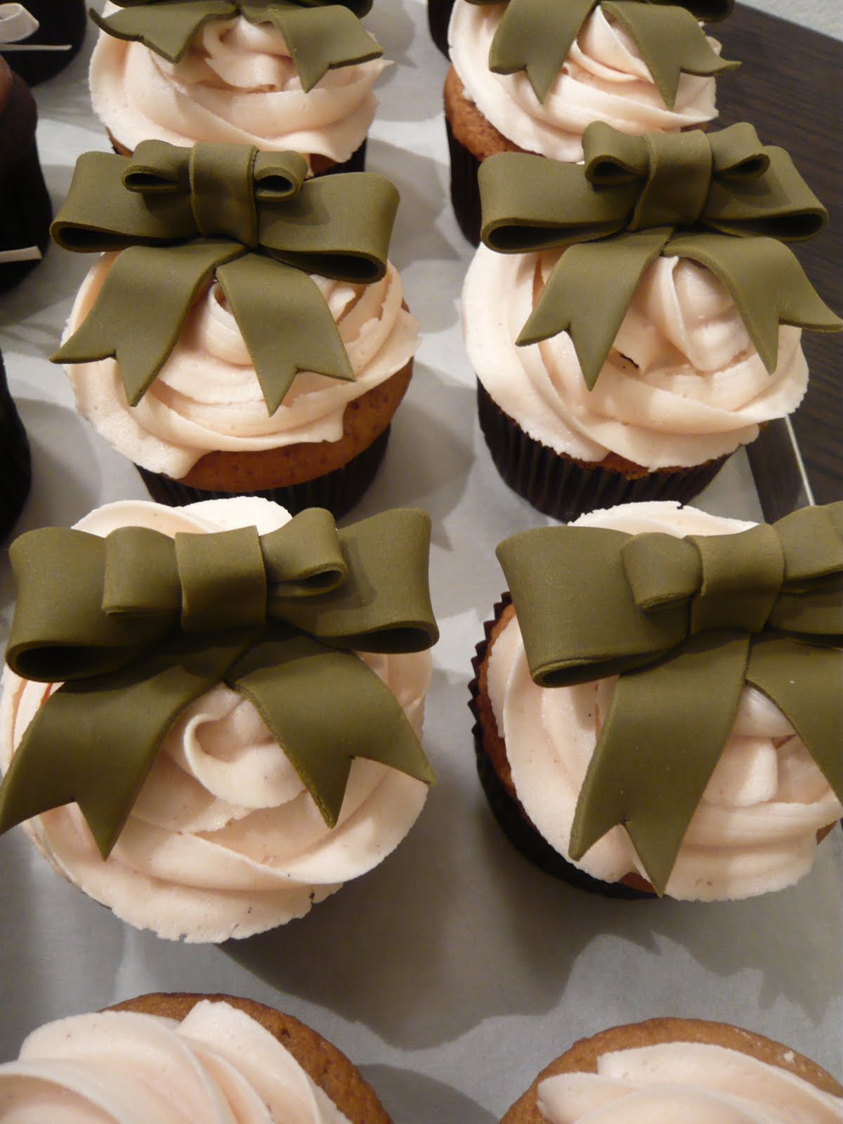 Sift: Bespoke wedding cupcake designs!
