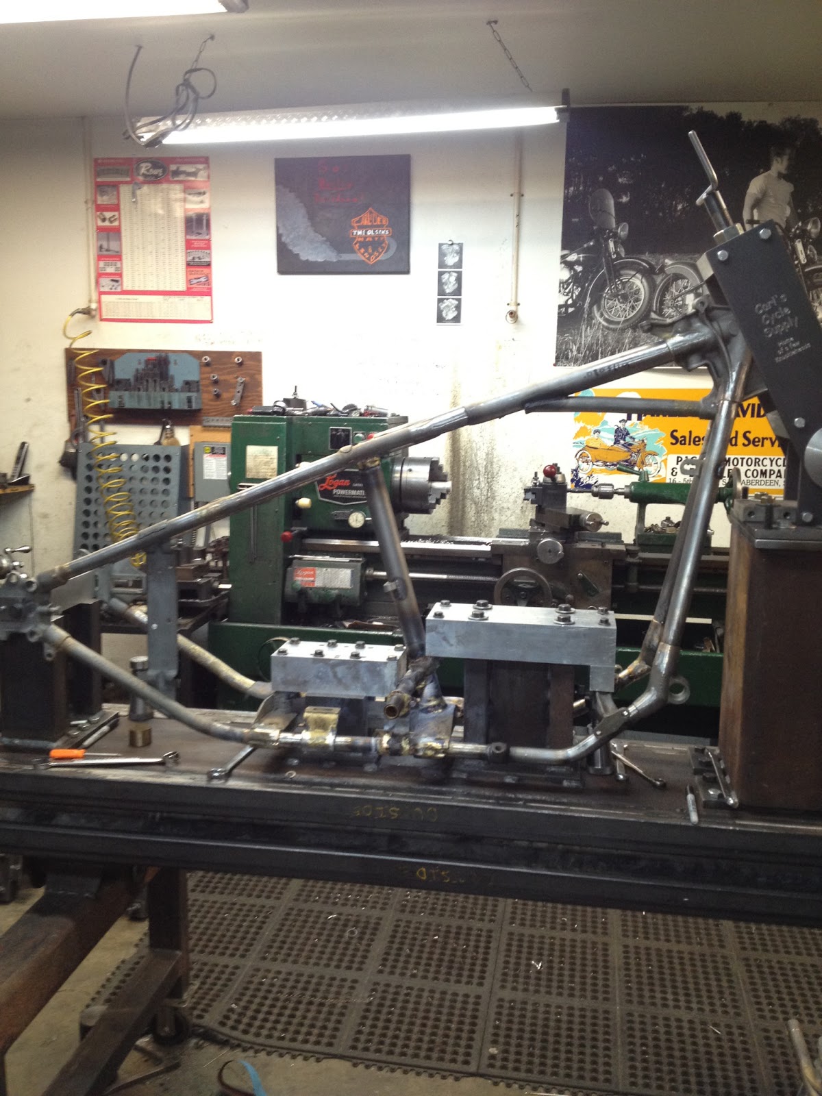 Latest Wallpapers : motors and frames!!