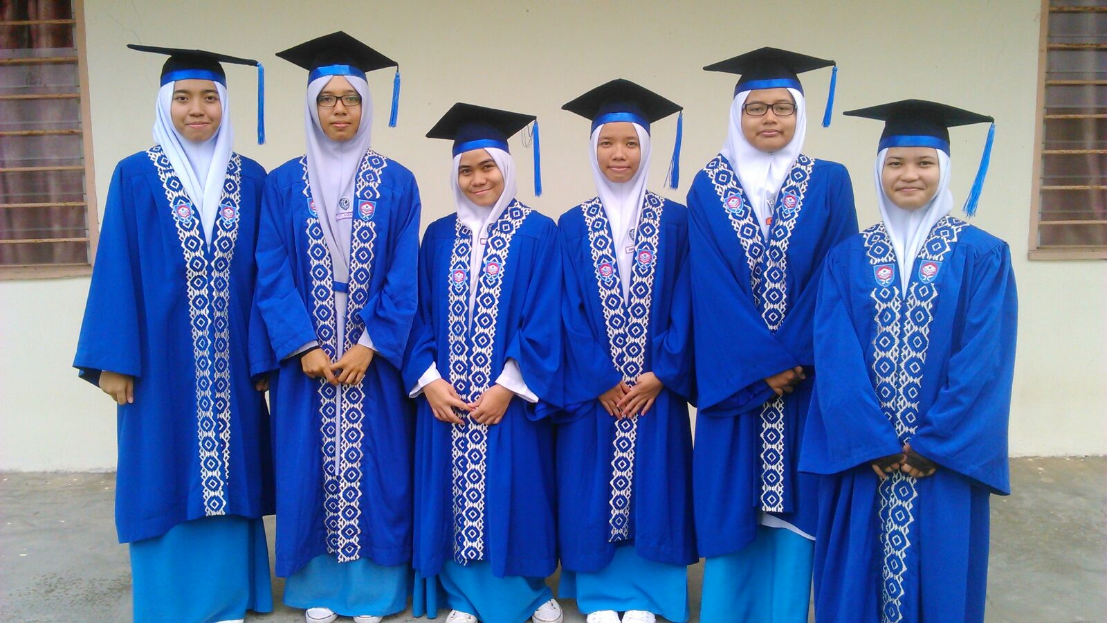 Miss Unknown : hari graduasi sekolah