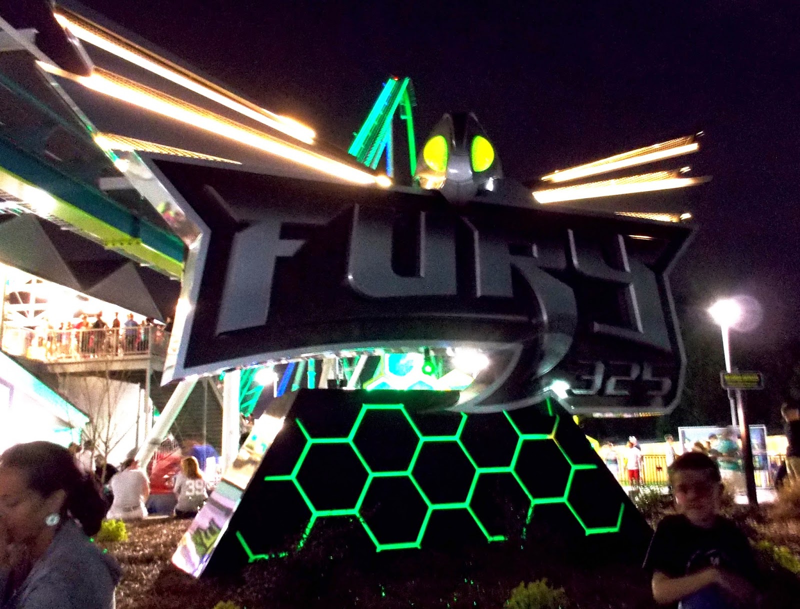 NewsPlusNotes: Scott And Carol Present - Fury 325 Lights Up The Night!