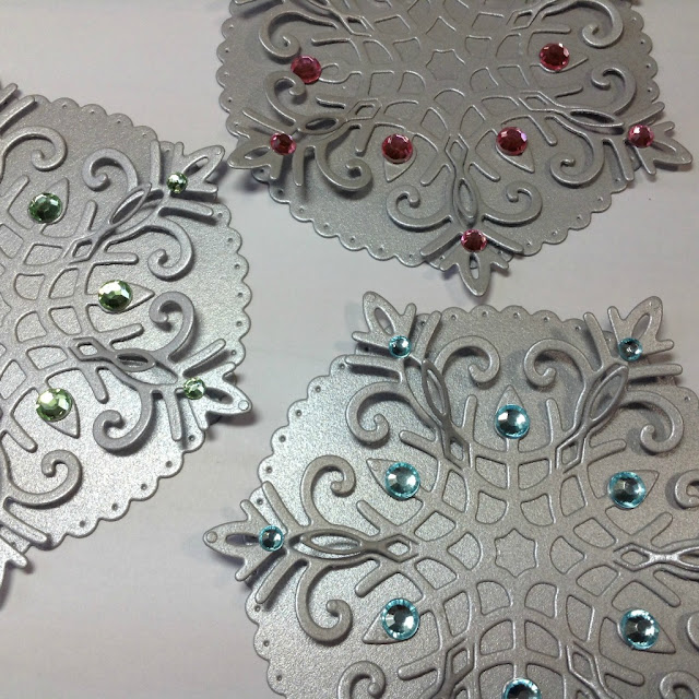 Crafting While I Wait: Beautiful Snowflake Candle Mats