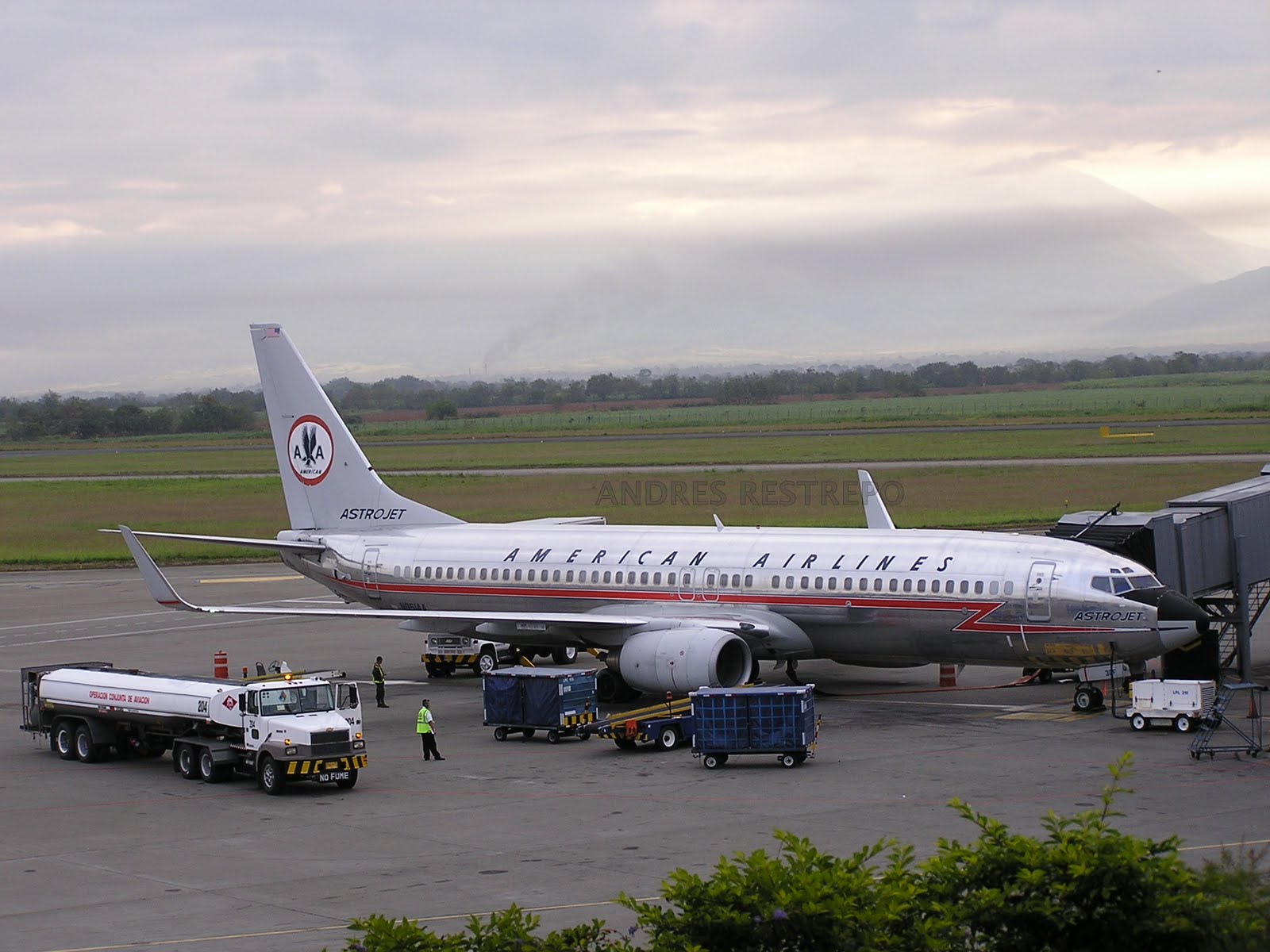 SPOTTING EN SKCL / CLO: AMERICAN AIRLINES BOEING 737-800W "ASTROJET ...