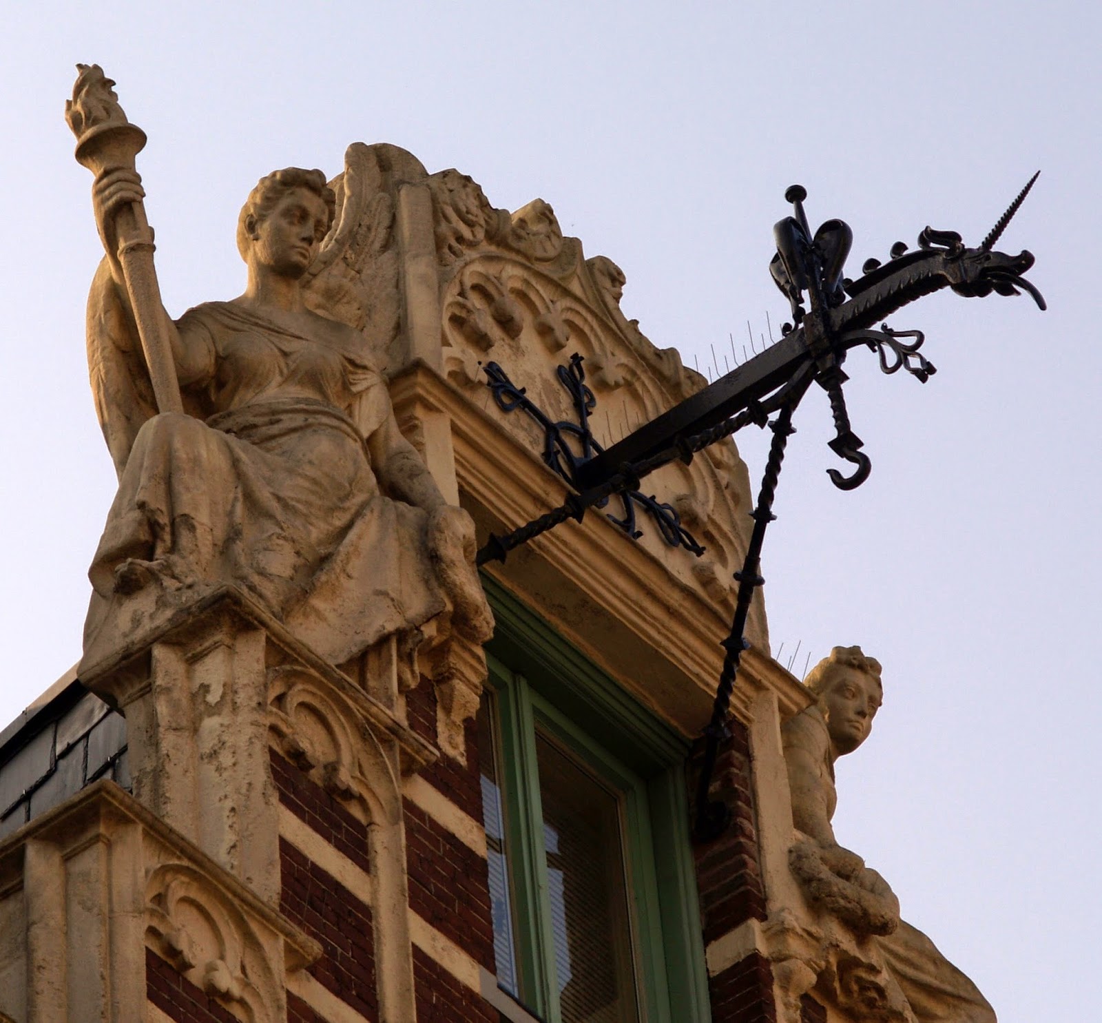 'ZIEN EN WETEN': GRACHTENPANDENGEVELS VAN AMSTERDAM. (DEEL 3)