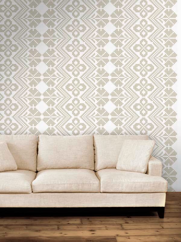 Keltainen talo rannalla: Kolme kotia ja tapetteja