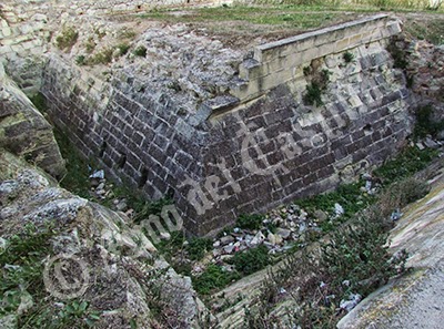 AMO DEL CASTILLO: Fosos interiores