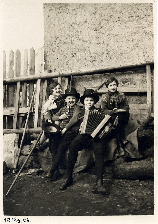 Musicians in Early Photography – 27 Rare Pictures Show Victorian and ...