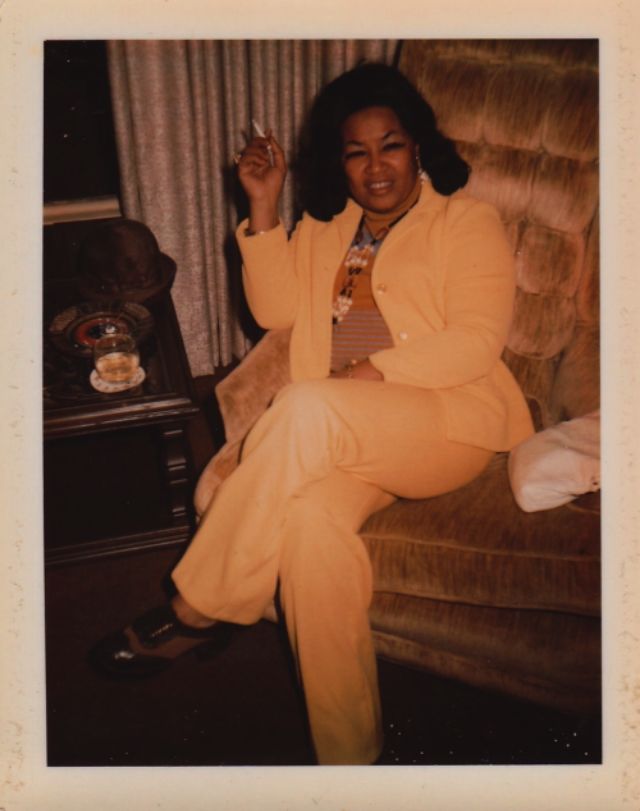 37 Candid Color Snaps of Women Smoking Cigarettes From Between the ...