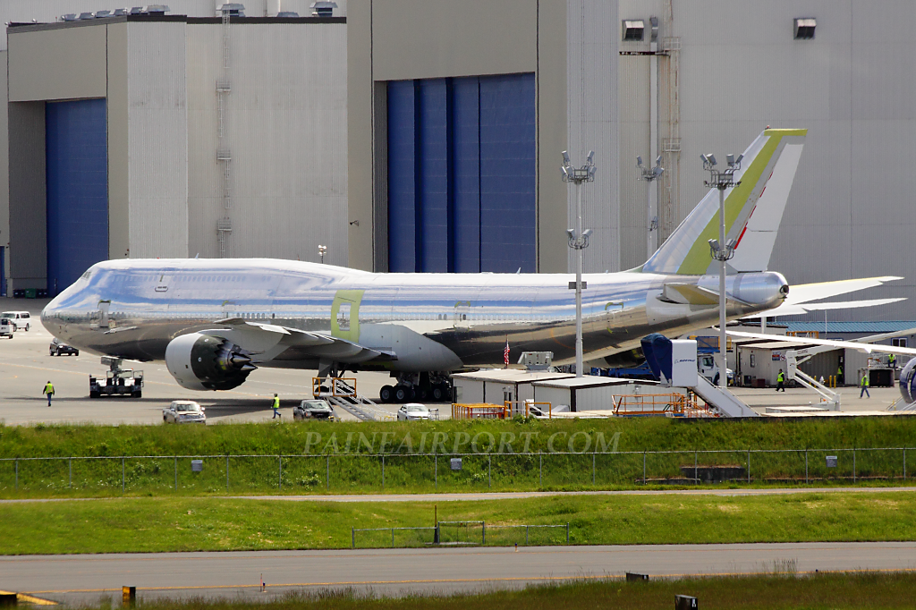Air China's sexy new 747-8 in chrome plating! : r/aviation