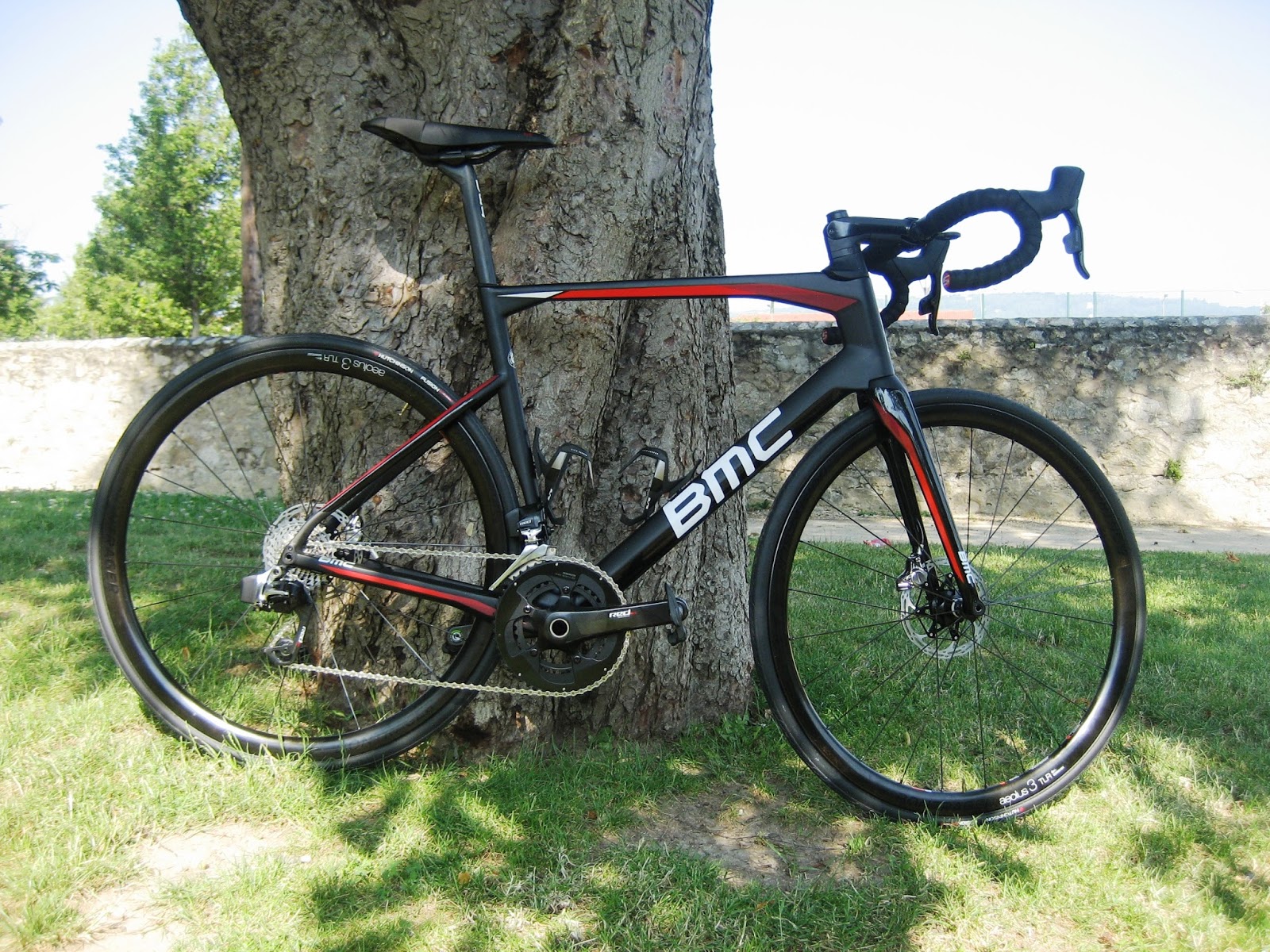 Velodis Tain: Nouveauté : BMC Roadmachine RM01 SRAM Red E-Tap