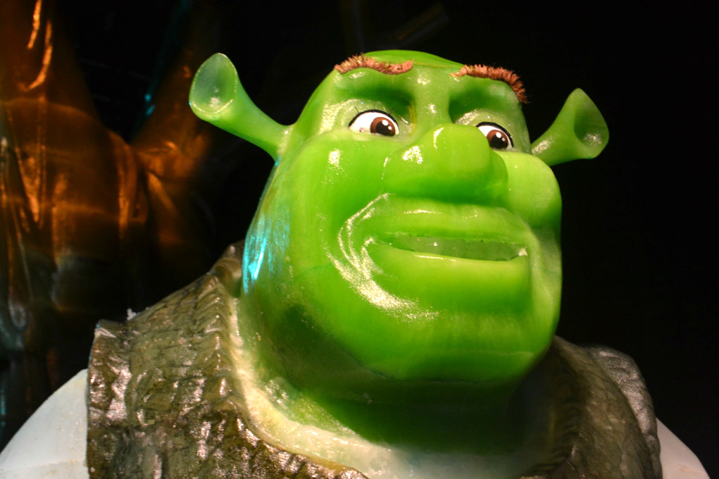 Totally Taylor: ICE! - Shrek the Halls