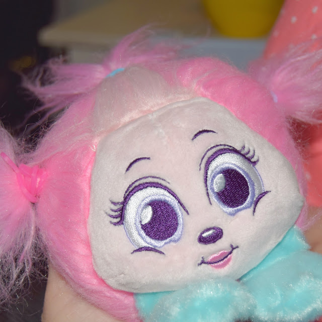 Wafflemama.: Soph Meets - Zuru Shnooks