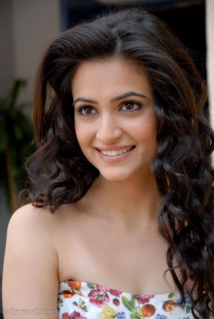 Kruthi Karbandha latest Gorgeous Photos at Mr Nookayya PM