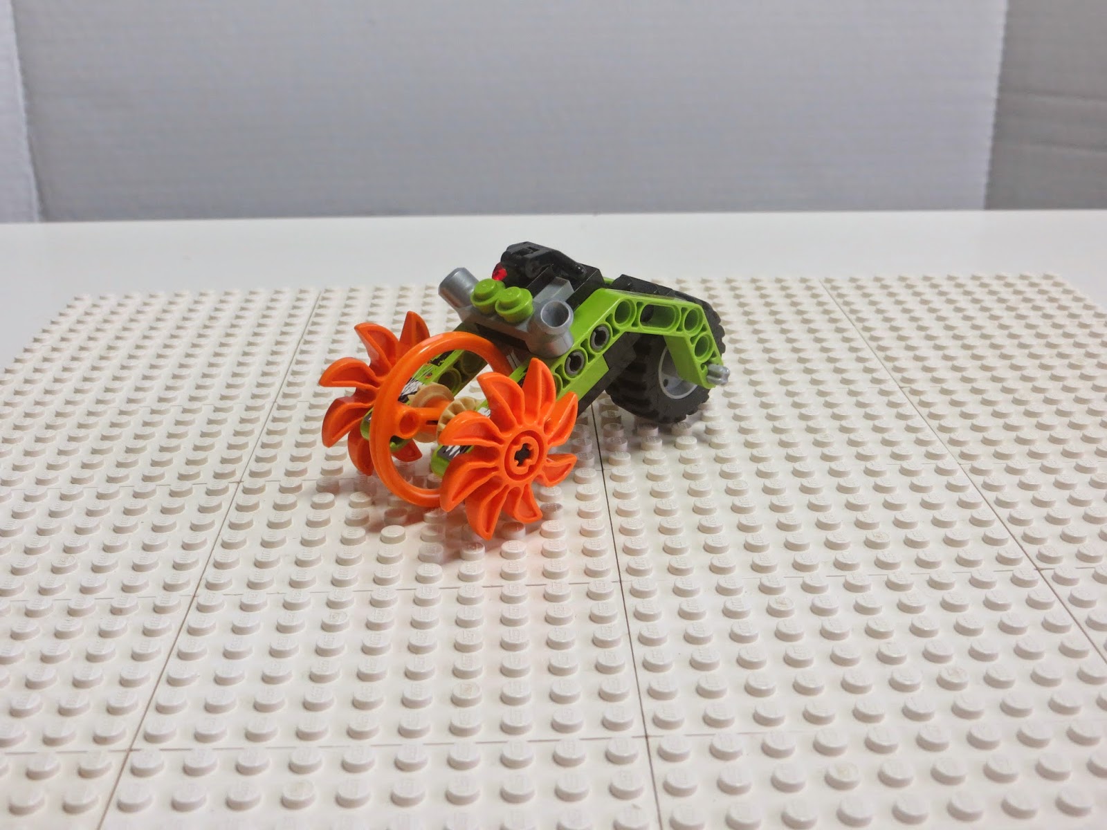 The Brick Zone: LEGO Power Miners 8956 Stone Chopper Formal Review