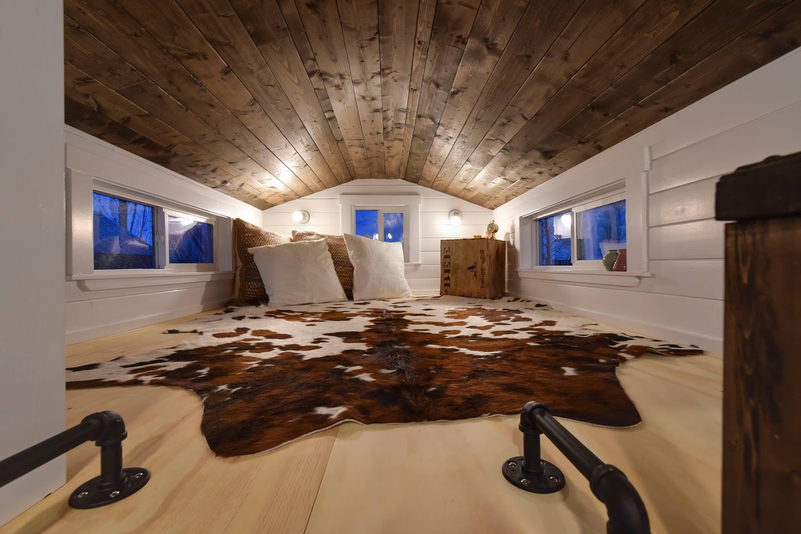 TINY HOUSE TOWN: Rustic Tiny From Mint Tiny House Company TINY HOUSE TOWN: Rustic Tiny From Mint Tiny House Company