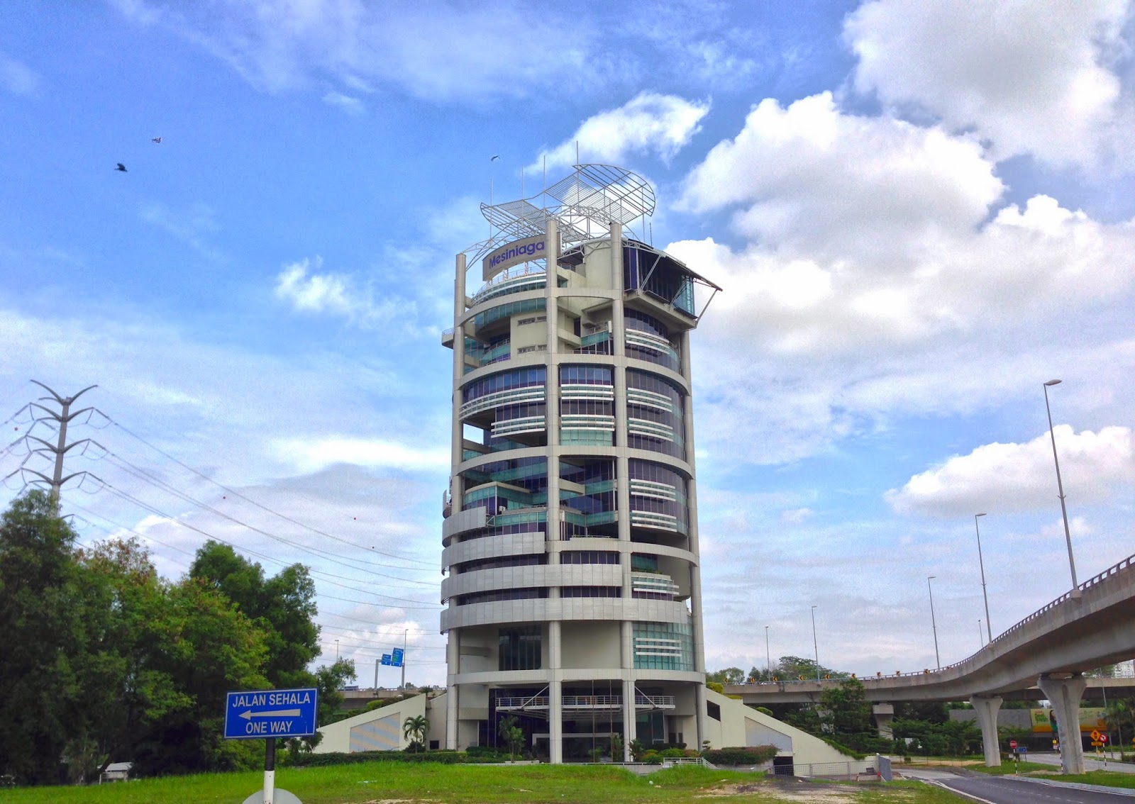 design with honesty : Menara Mesiniaga - The Bioclimatic Way of Skyscraper