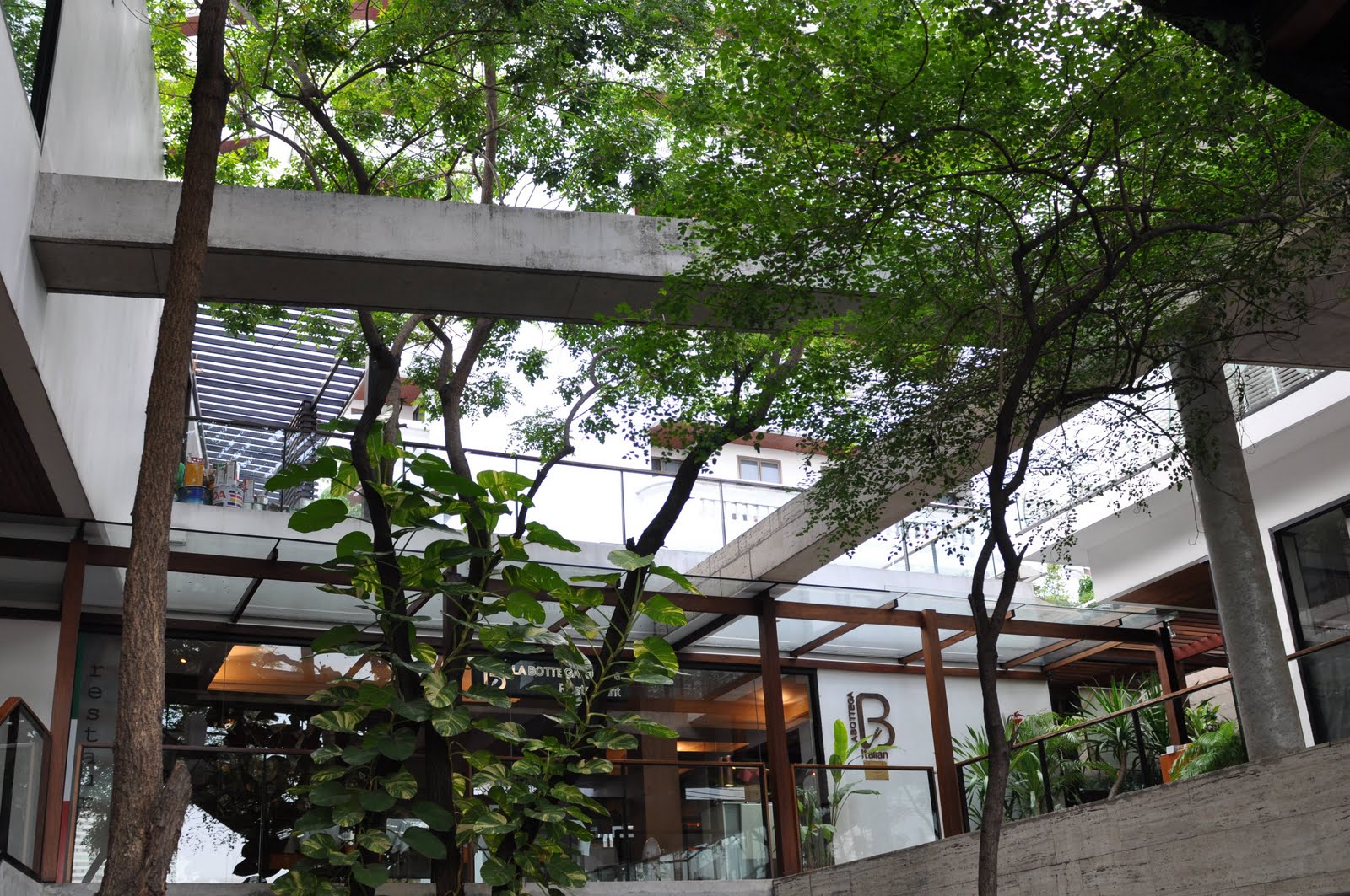 Bangkok 2011 - The 49 Terrace