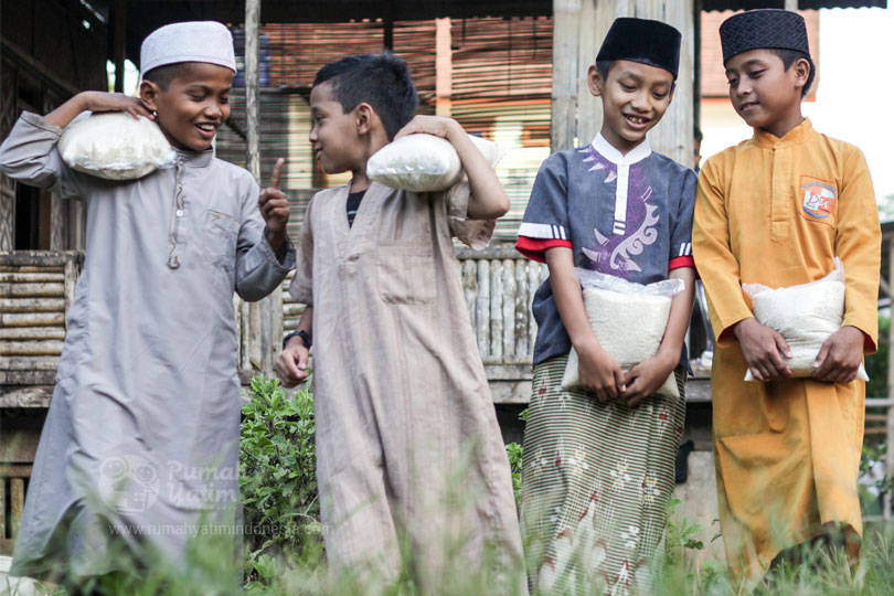 Sedekah Beras Dapur Umum Santri Yatim Dhuafa Dan Penghafal Quran