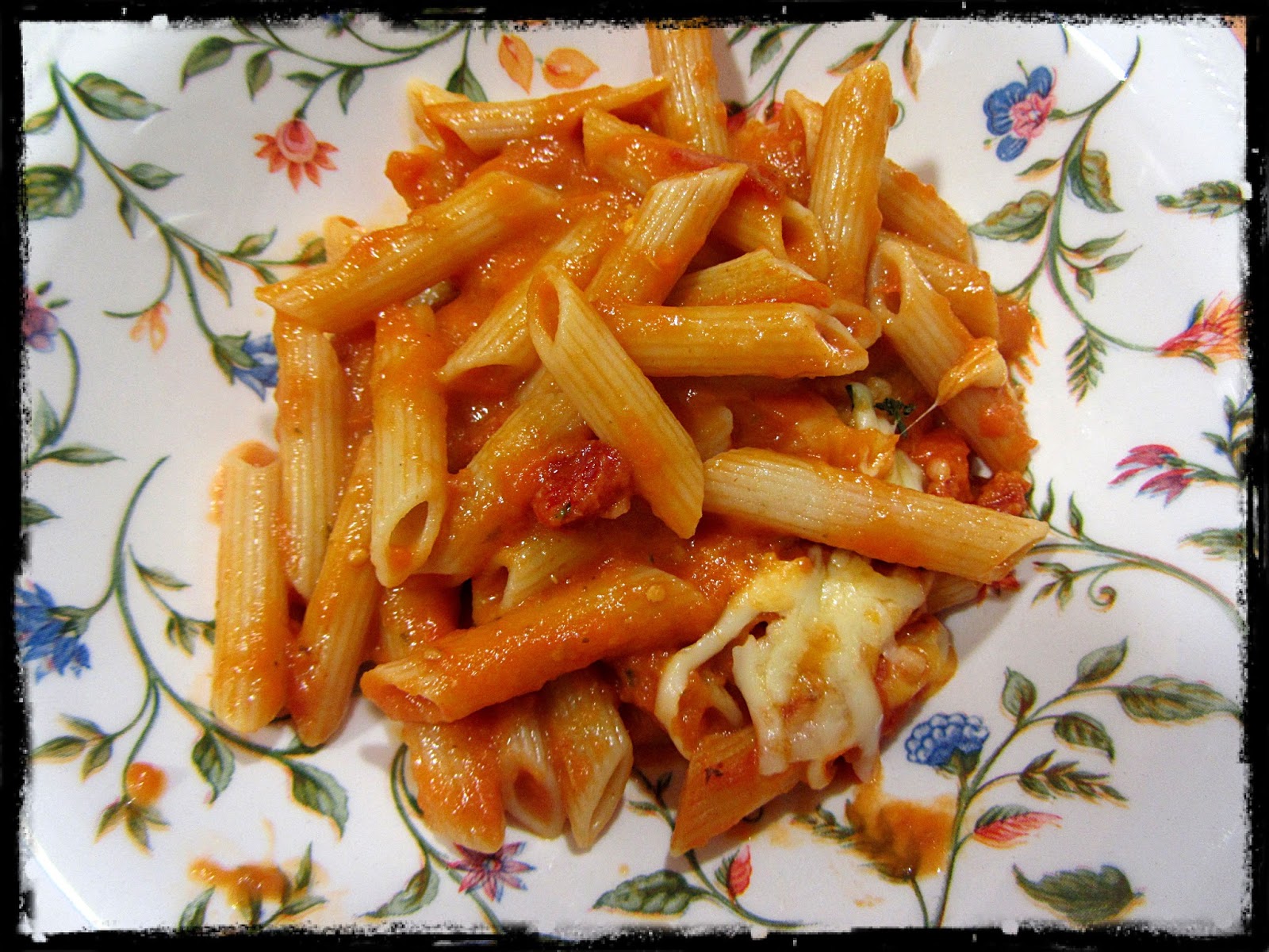 Macarrones con tomate y chorizo