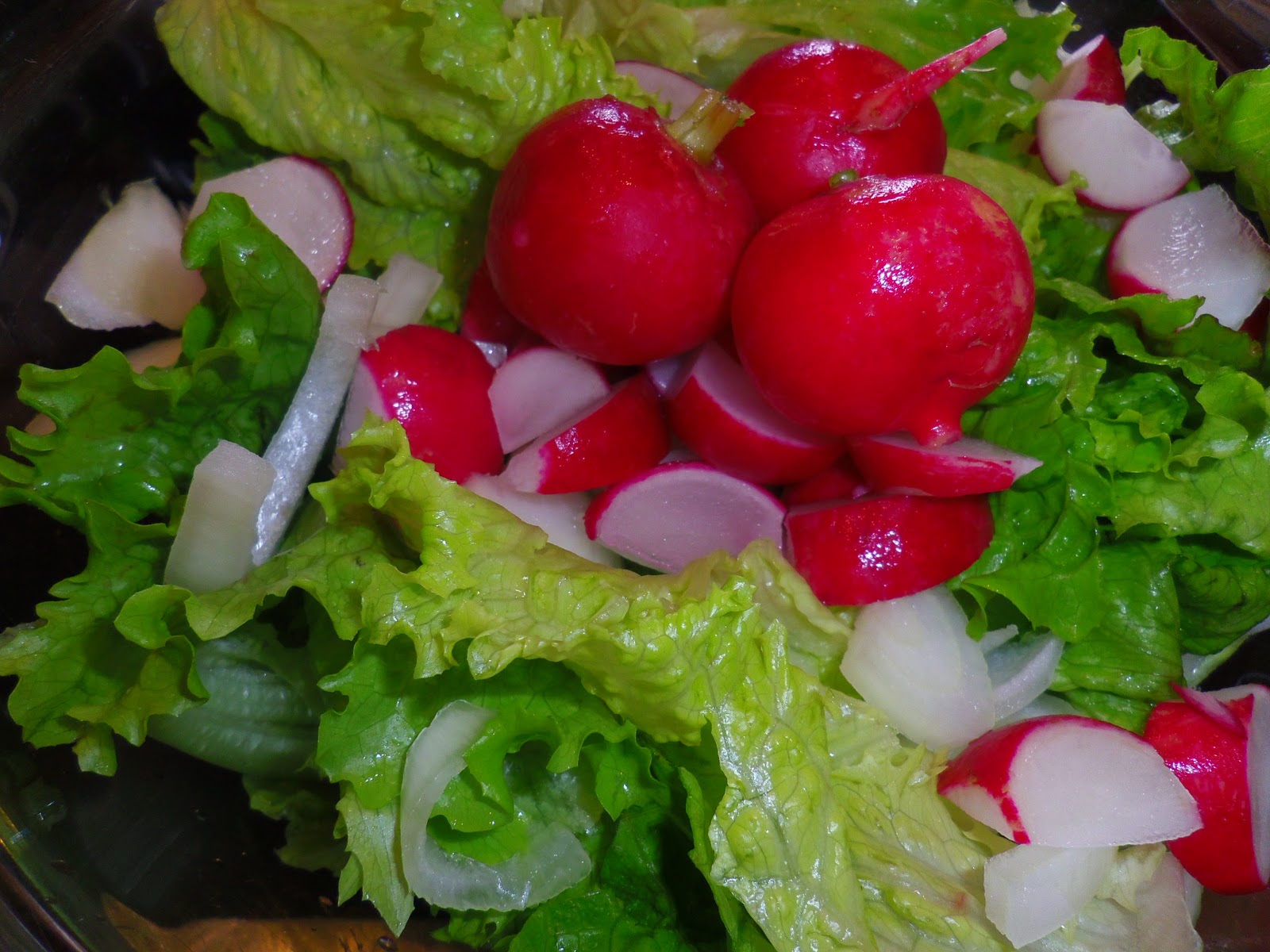 Pratos y Panelas: Salada de Alface com Rabanetes